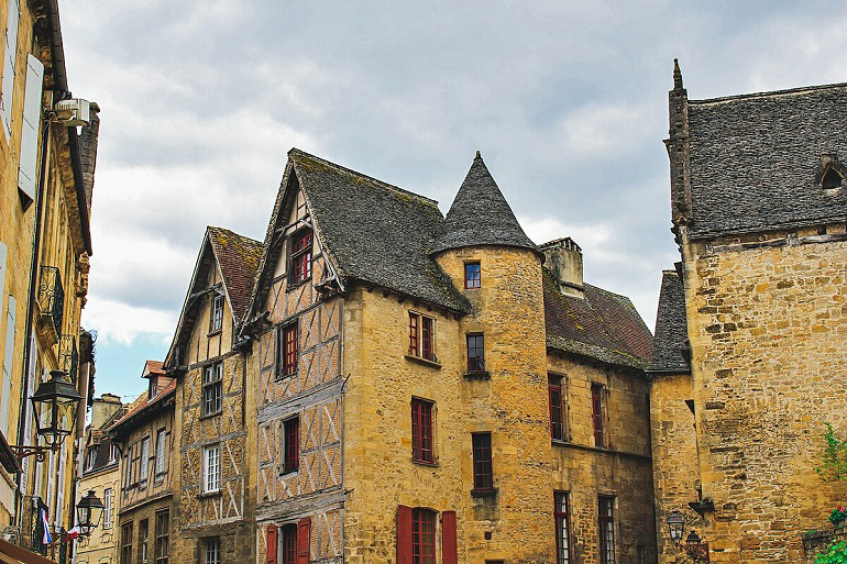 Sarlat-la-Canéda Travel Guide - France - Eupedia