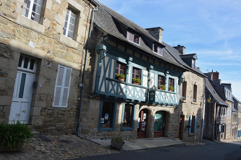 Tréguier Travel Guide - France - Eupedia